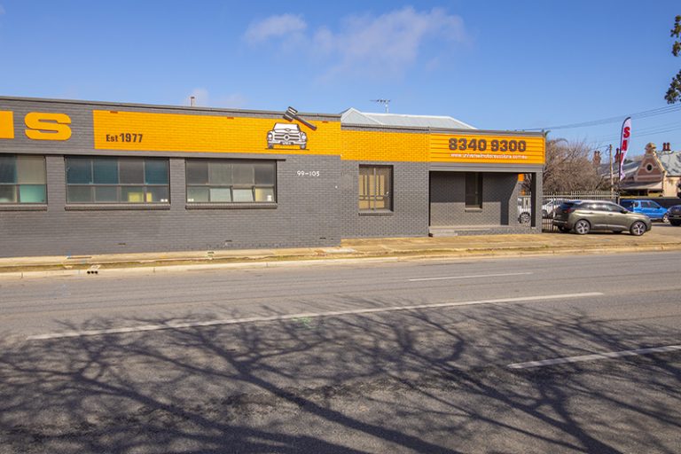 About Us | Universal Motor Auctions