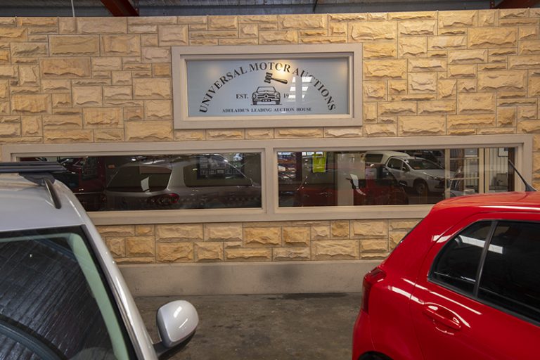 About Us | Universal Motor Auctions